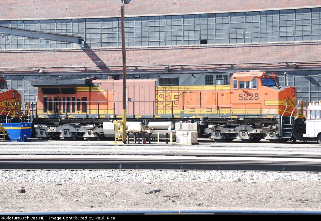 BNSF 5228